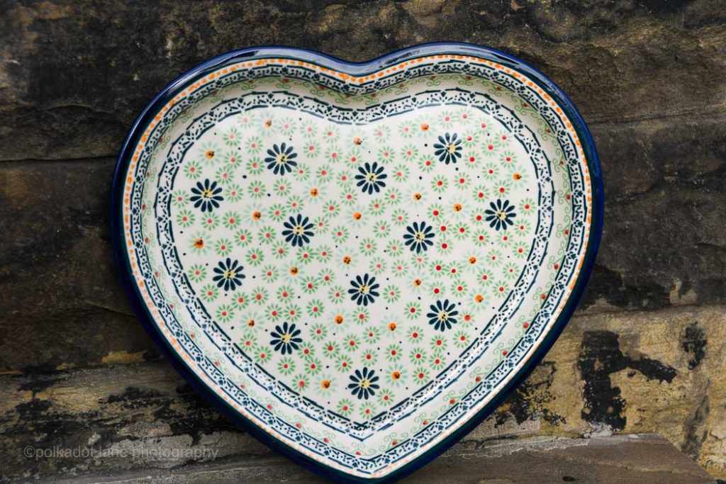 Green Daisy Heart Plate entertaining from Polkadot Lane UK shop online